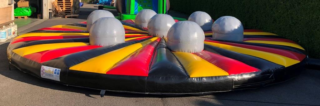 8 - Atomium Battle - Boing Inflatables